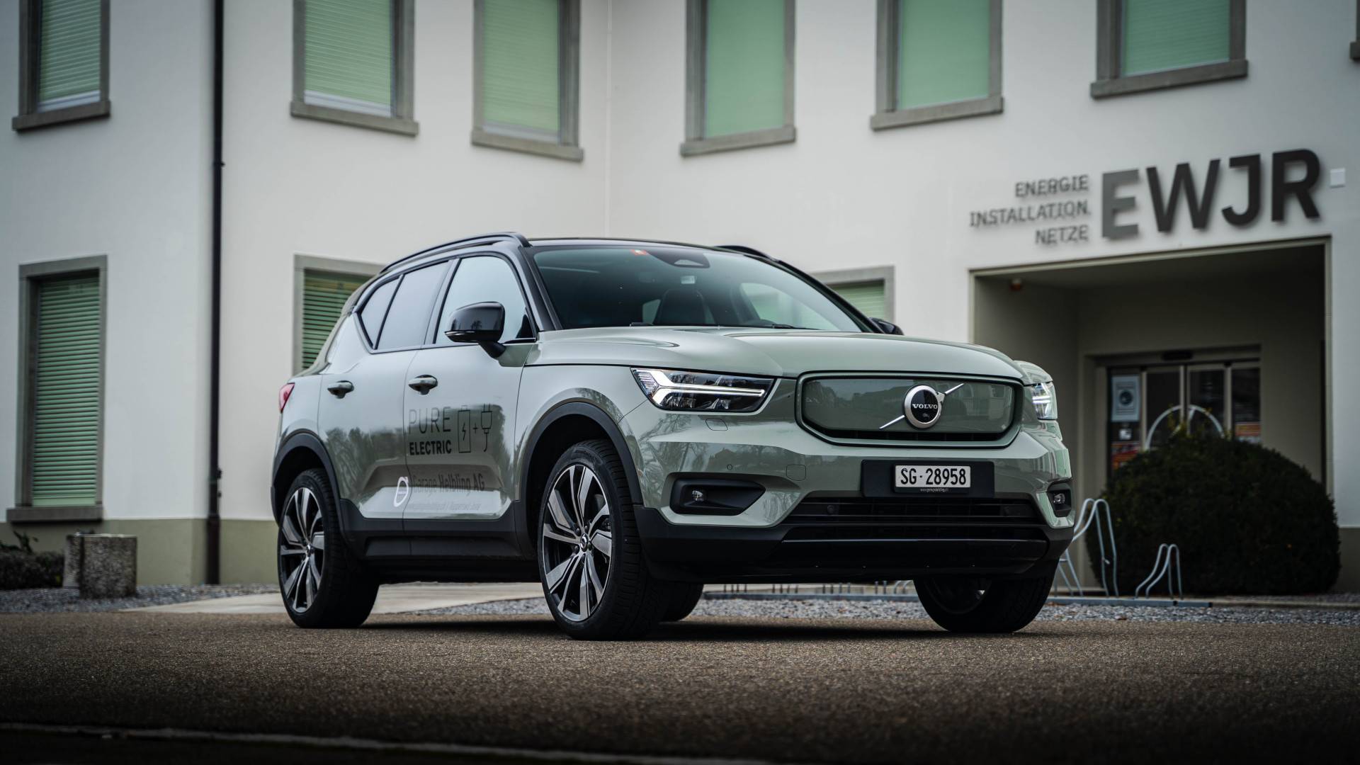 Volvo xc40 p8 awd recharge pure electric store